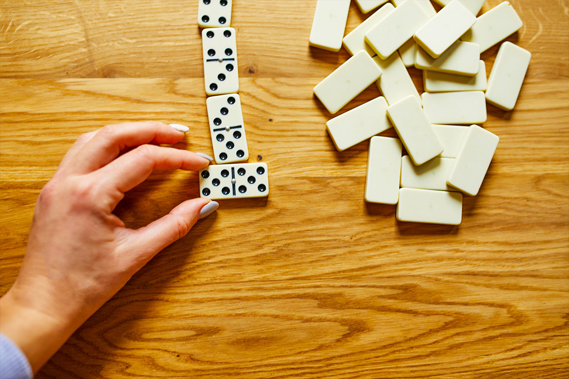 Zasady gry w domino i jej zalety wg Fabryki Puzzli